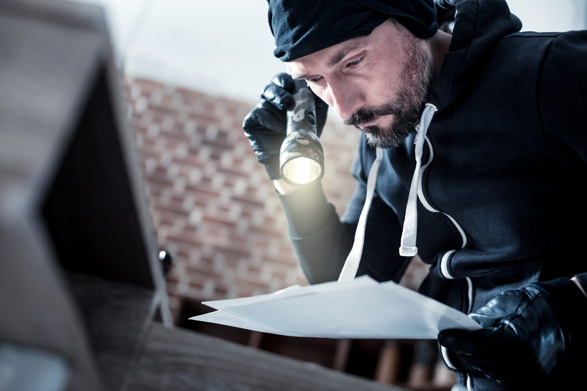 Is Desk Clutter a Security Risk? Tips for Workplace Safety